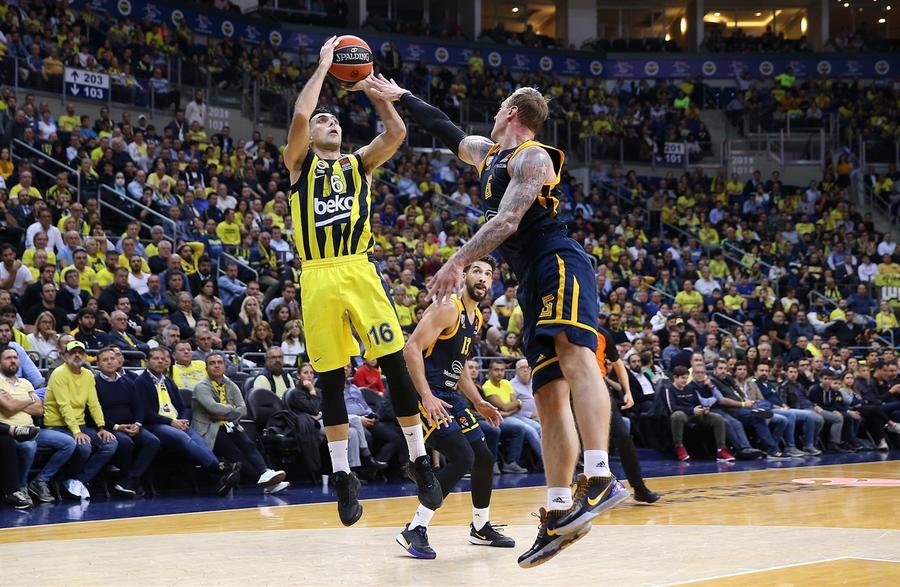 Ευρωλίγκα: Με game-winner Μπράουν, record-breaker Λάρκιν και Σλούκα ...